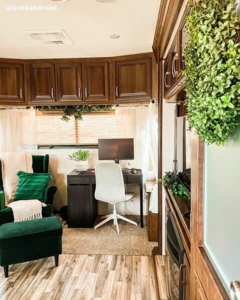 7 Creative RV Office and Desk Ideas: Space-Saving Workspaces for Remote ...