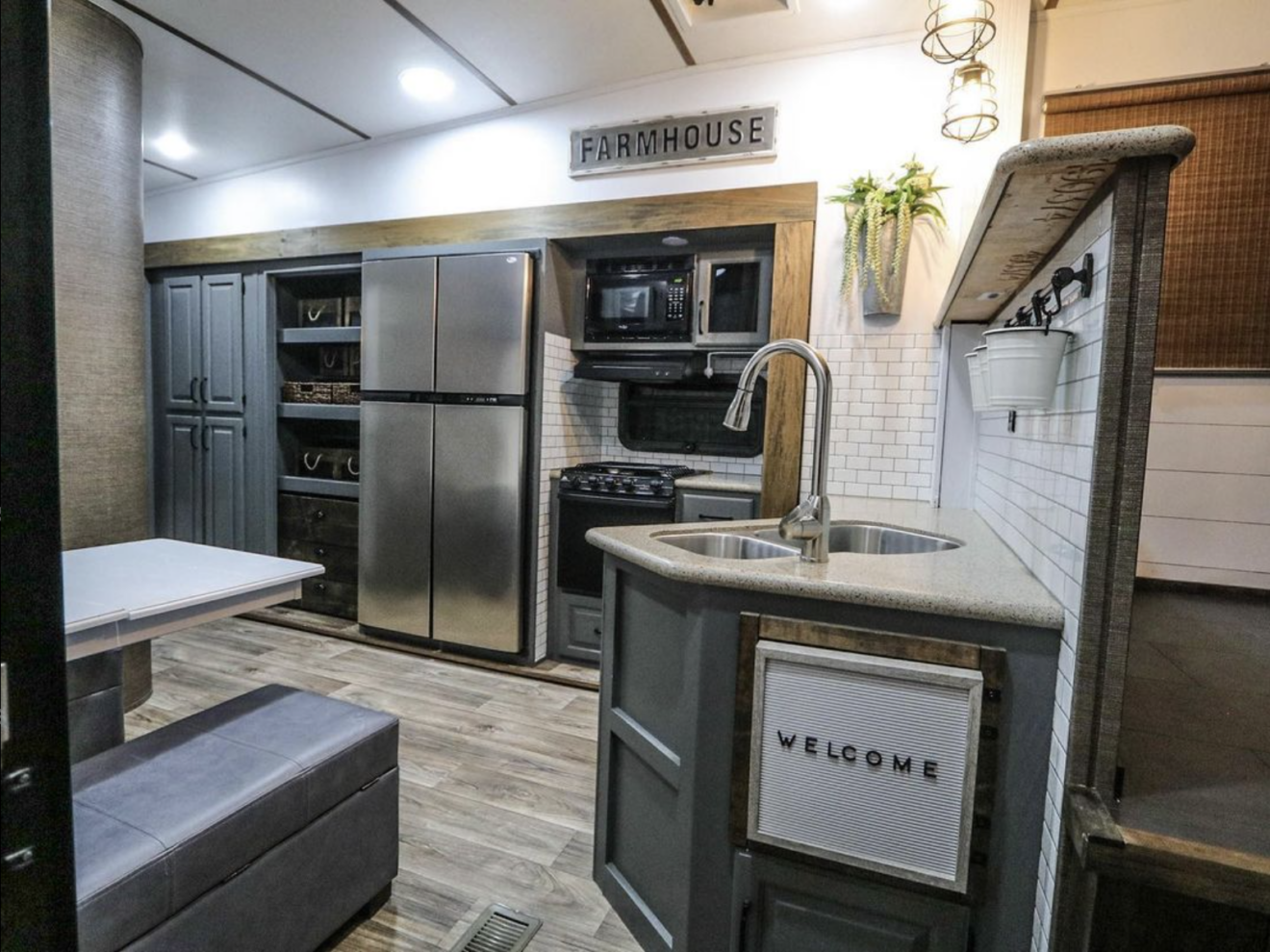 16 Incredible RV Makeovers with Farmhouse Style Decor