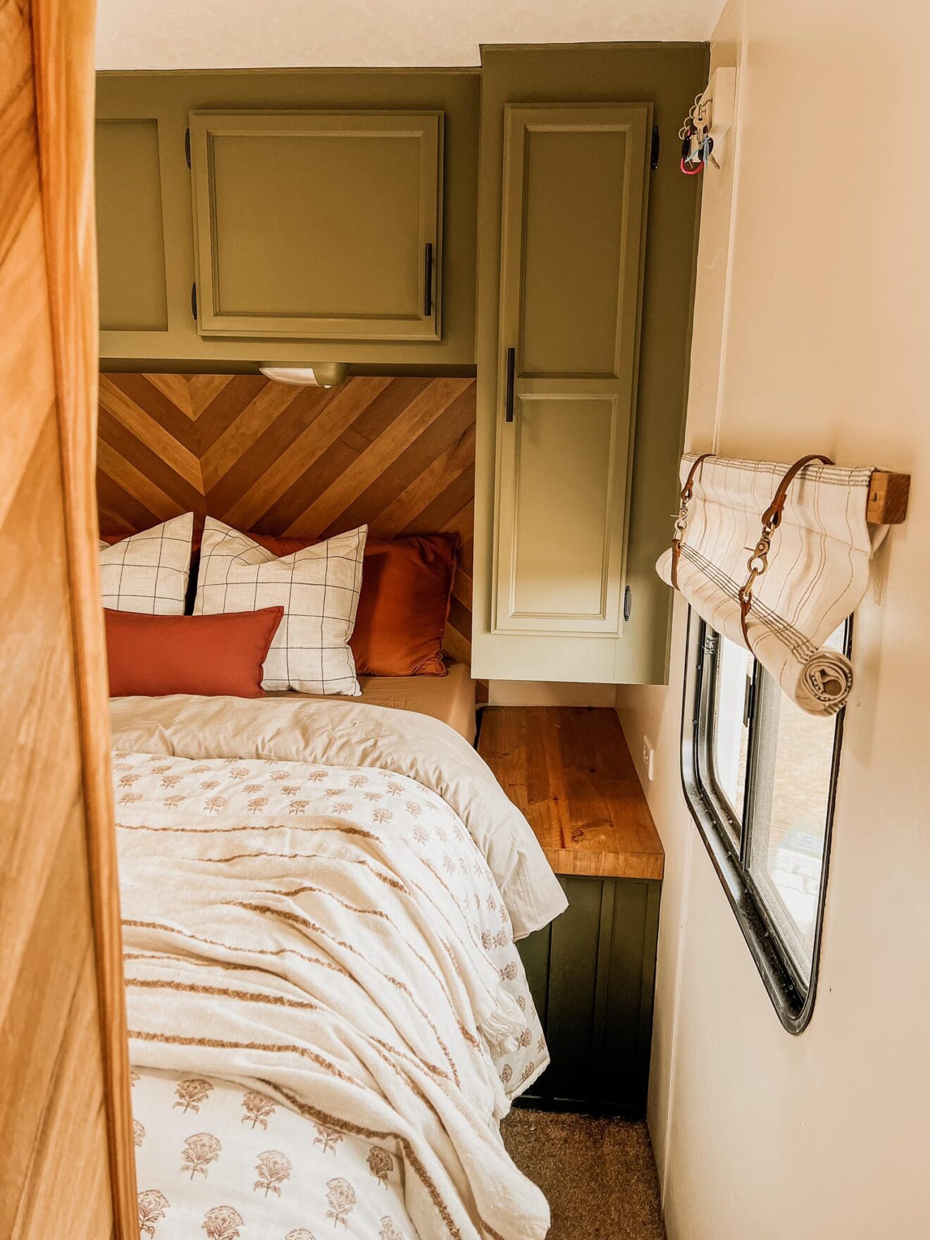 Small RV Bedroom Ideas: 16 Cozy RV Bedrooms Made to Cuddle Up With a ...