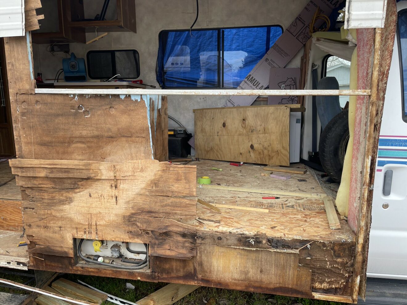 This Motorhome Was Turned into a Mobile Dog Rescue Vehicle ? | RV ...