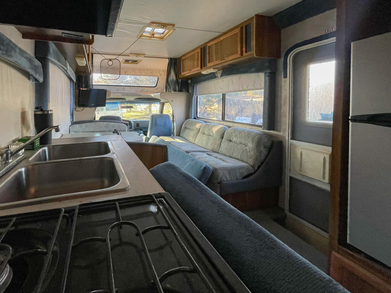 This Motorhome Was Turned into a Mobile Dog Rescue Vehicle ? | RV ...