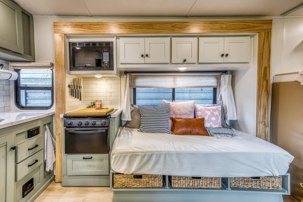 15 Class C Renovation Ideas to Inspire Your Motorhome Makeover | RV ...